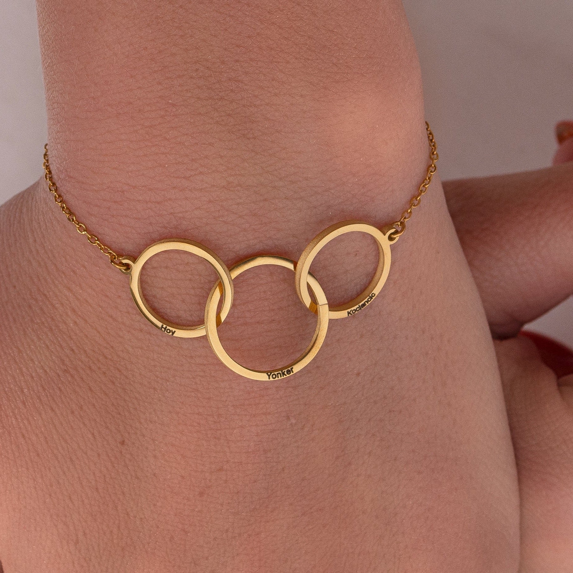 Generations Interlocking Bracelet – TheCustomGoodsCo